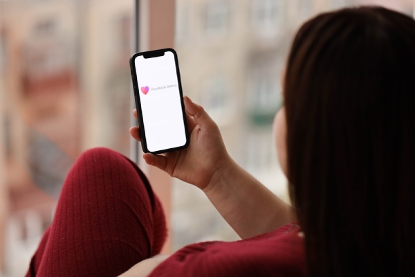 How to Spot Cheating on an iPhone: Key Signs and Monitoring Tips