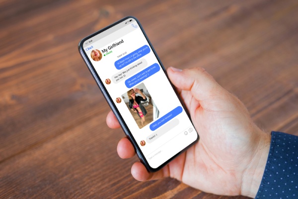 How to See Who Your Boyfriend Is Messaging on Facebook—Respectfully and ...